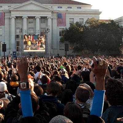 hands square - Small Change